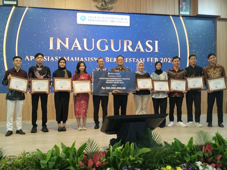 FEB Universitas Airlangga Gelar Inaugurasi 2025: Apresiasi Dosen ...